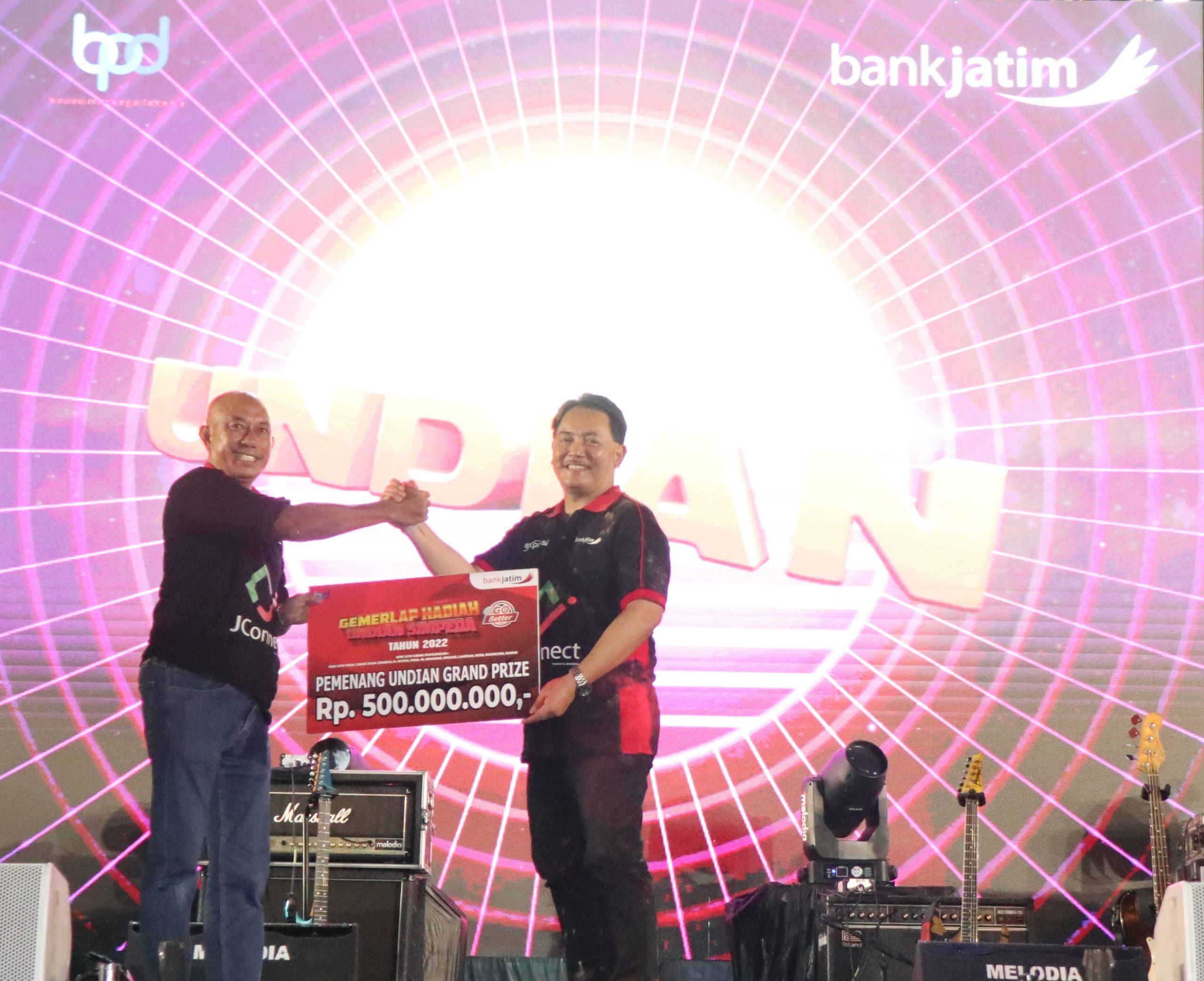 Bank Jatim Gelar Puncak Undian Tabungan Simpeda 2022 di Tuban - Neo-Demokrasi