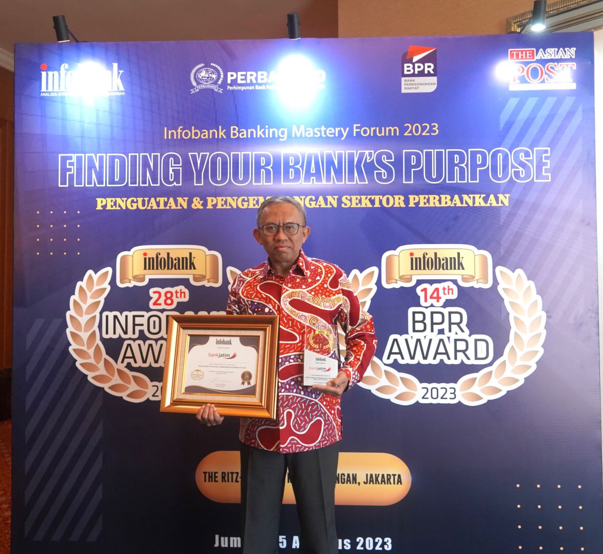 Kinerja Terus Positif, Bank Jatim Raih Penghargaan Infobank Award 2023 - Neo-Demokrasi