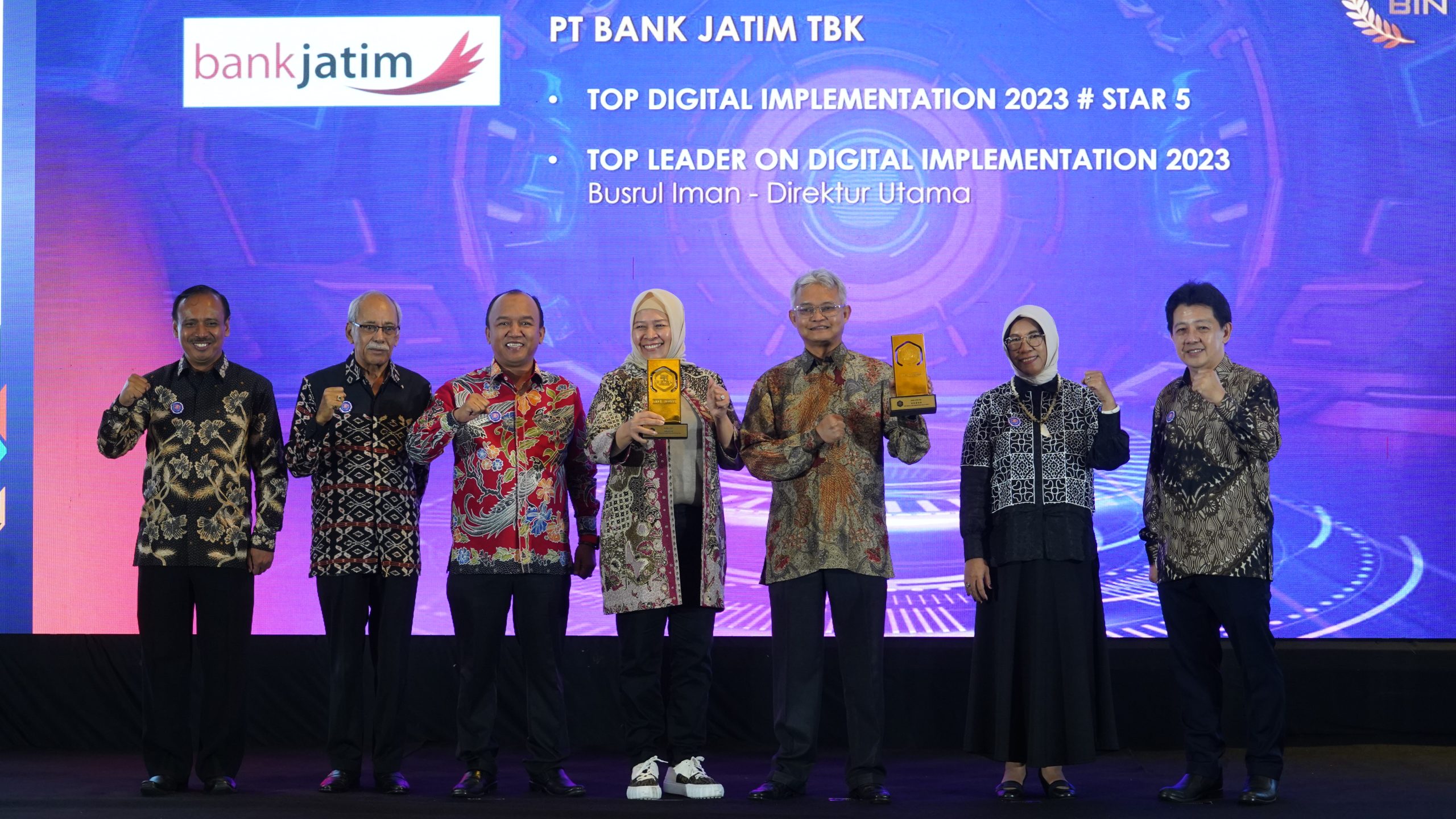 Konsisten Lakukan Transformasi Digital, Bank Jatim Boyong Dua Penghargaan Sekaligus Dalam TOP ...