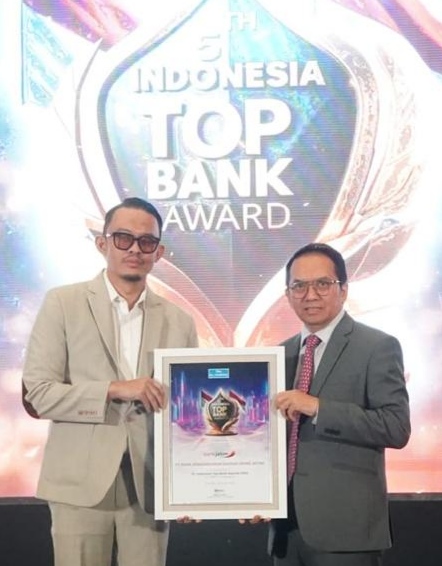 Bank Jatim Raih Penghargaan Top Bank 2024 dari The Iconomics - Neo-Demokrasi